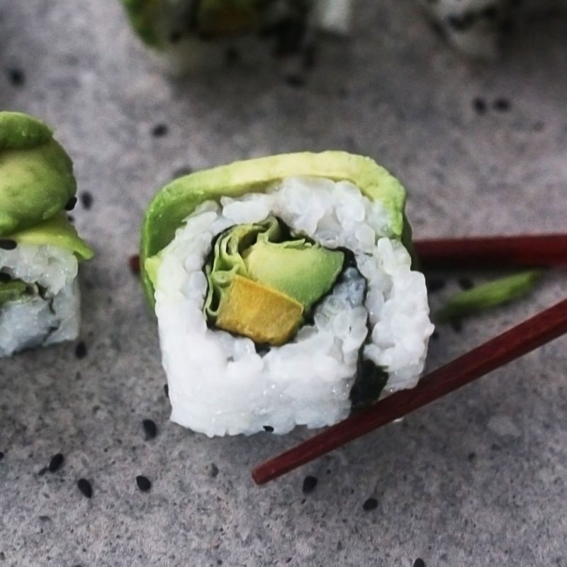 Avocado Sushi Roll | Free 7 Day Vegan Meal Plan | Veahero