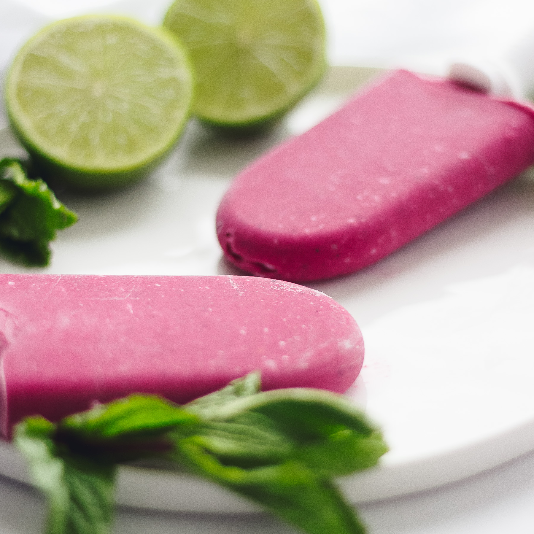 Beet and Berry Ice Pops | Free Vegan Meal Planning | Veahero