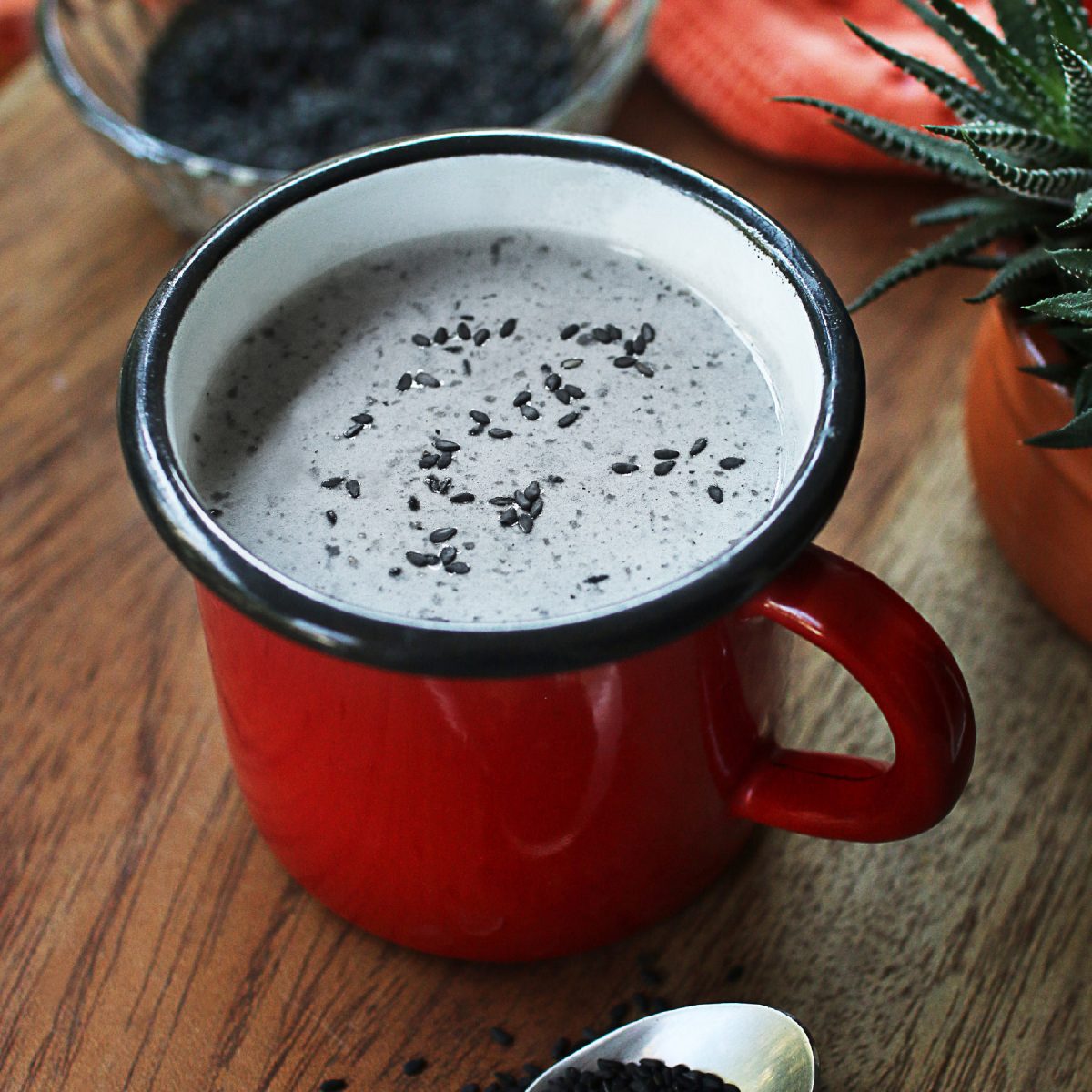 Black Sesame Latte | Free Vegan Meal Planning | Veahero
