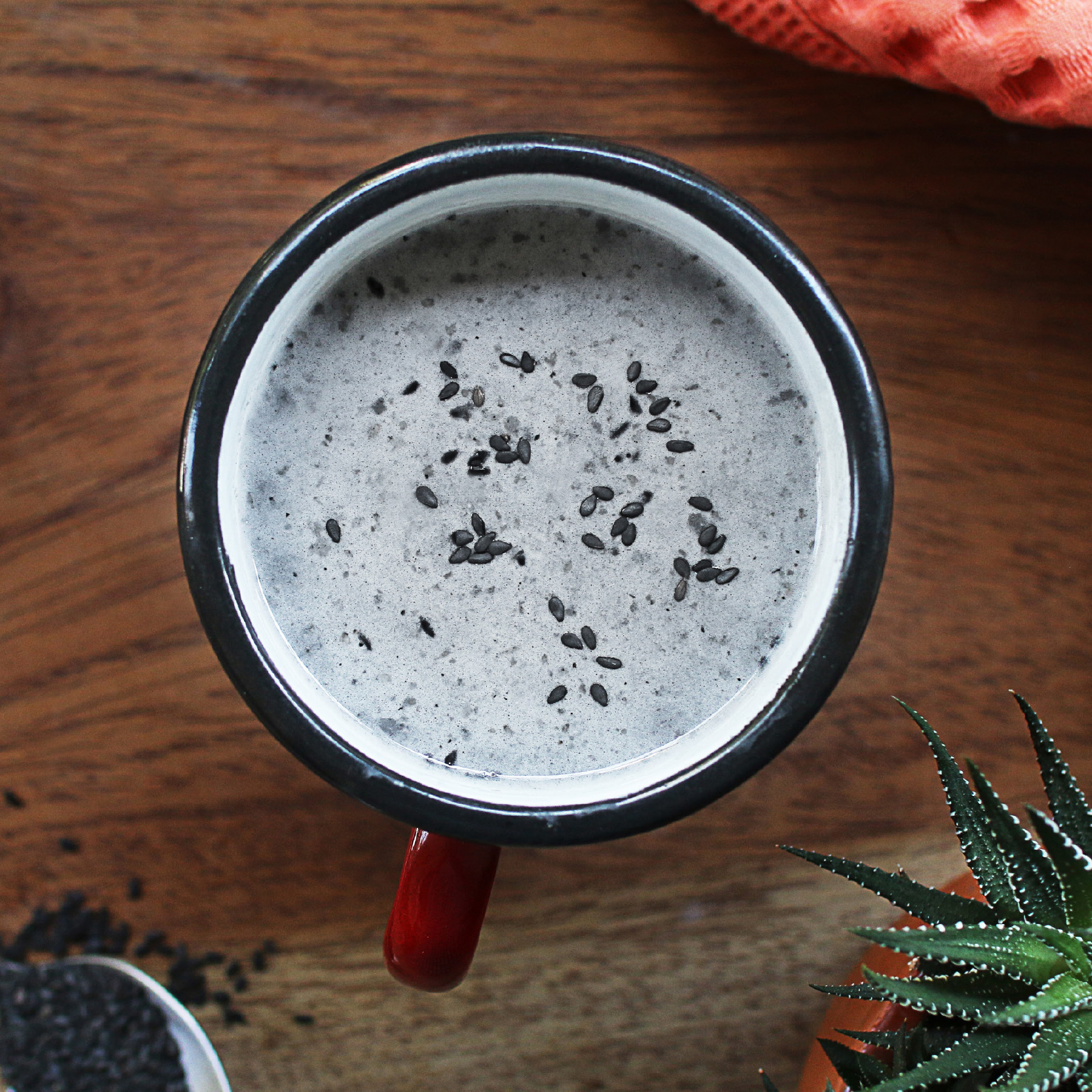 Black Sesame Latte | Free Vegan Meal Planning | Veahero