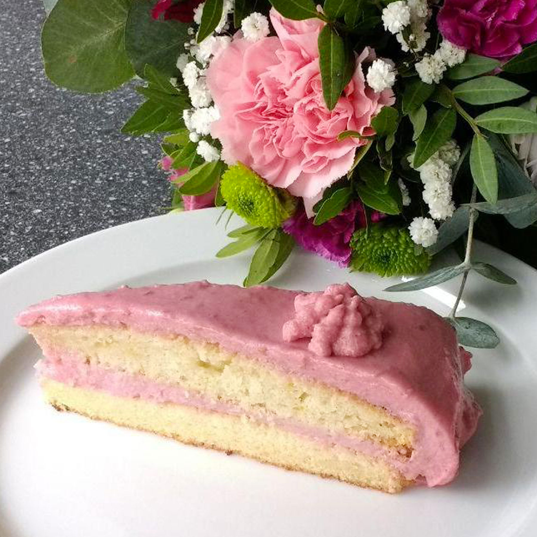 Classic Raspberry Cream Cake | Free Vegan Meal Planner | Veahero