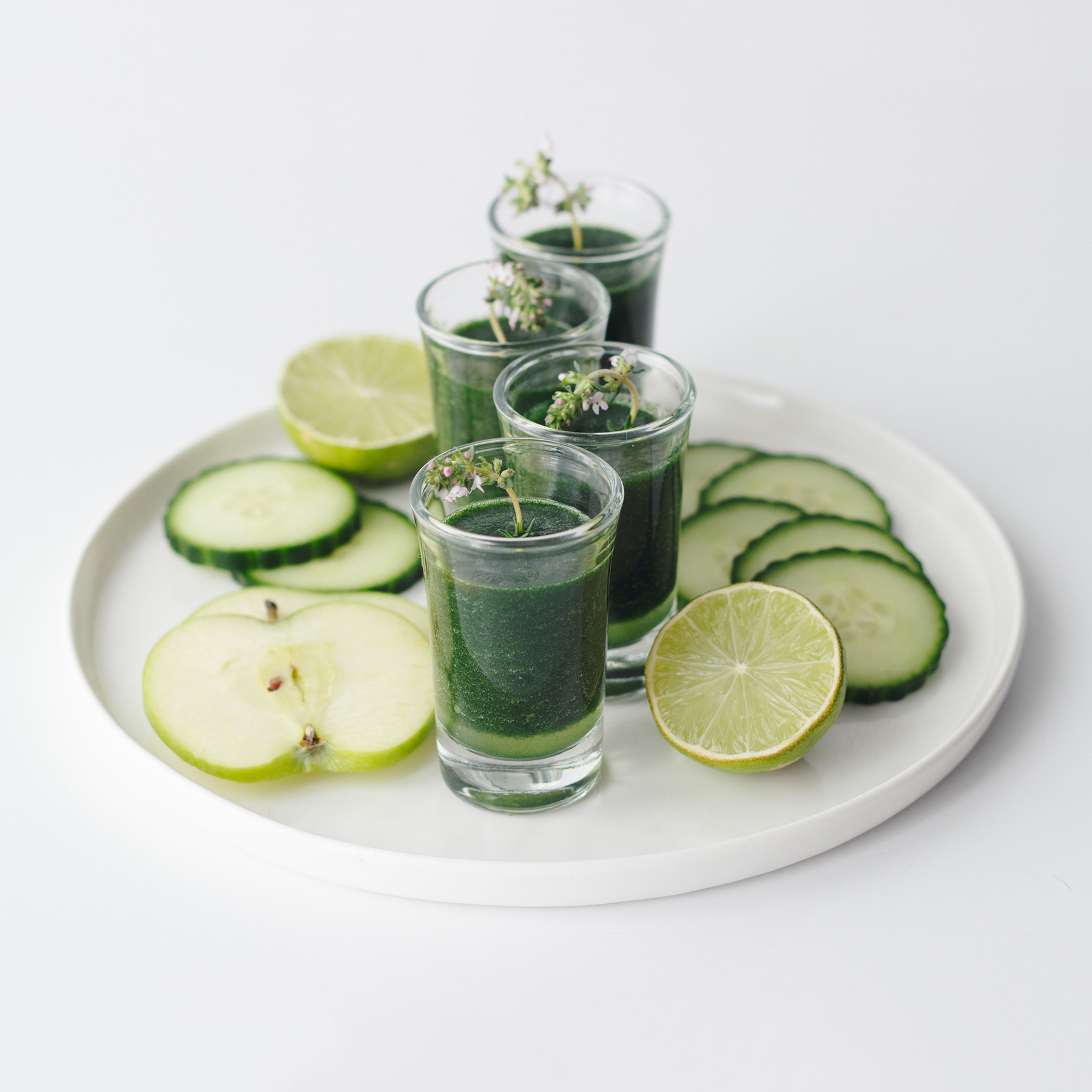 Spinach and Apple Smoothie Shots | Free Vegan Meal Plan | Veahero