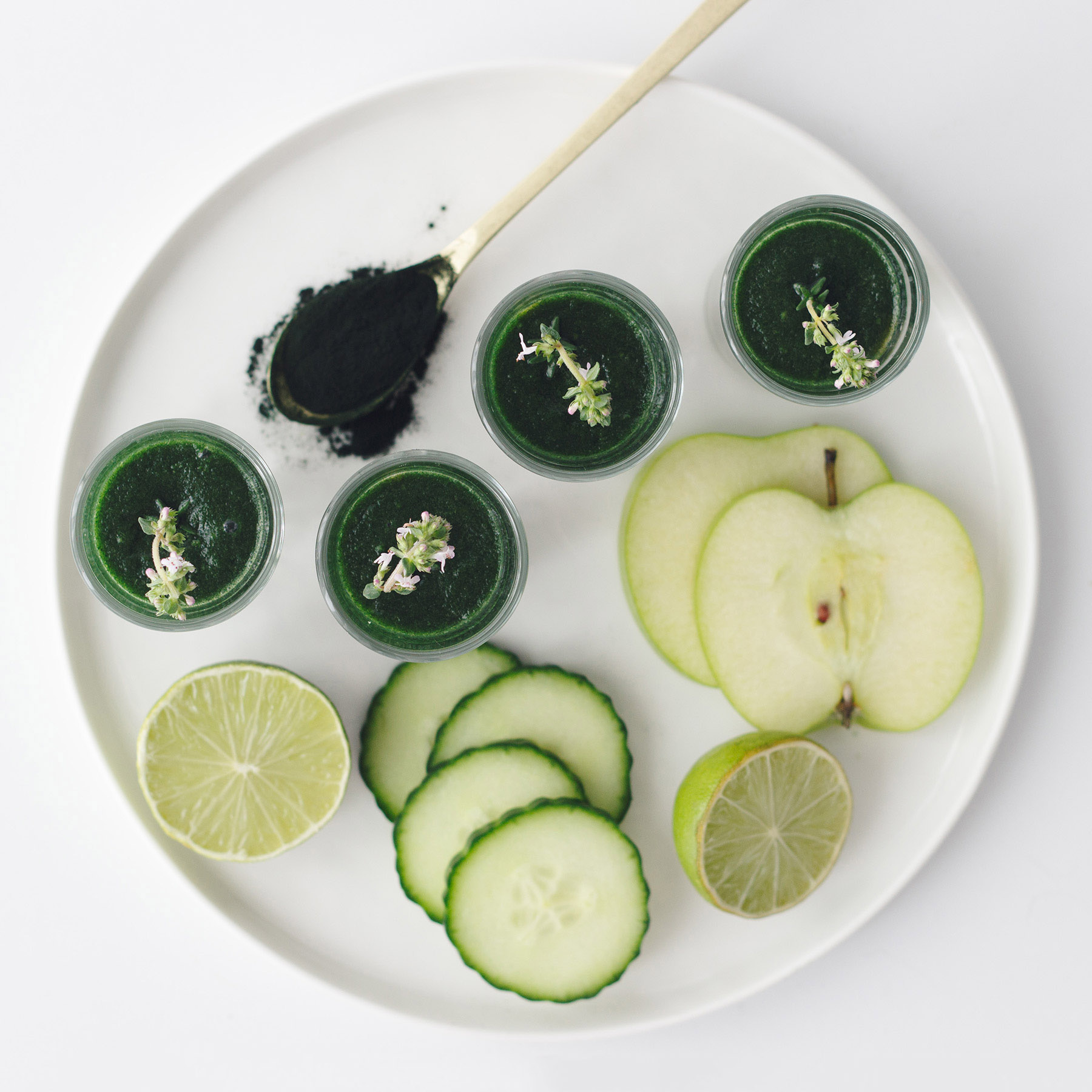 Spinach and Apple Smoothie Shots | Free Vegan Meal Plan | Veahero