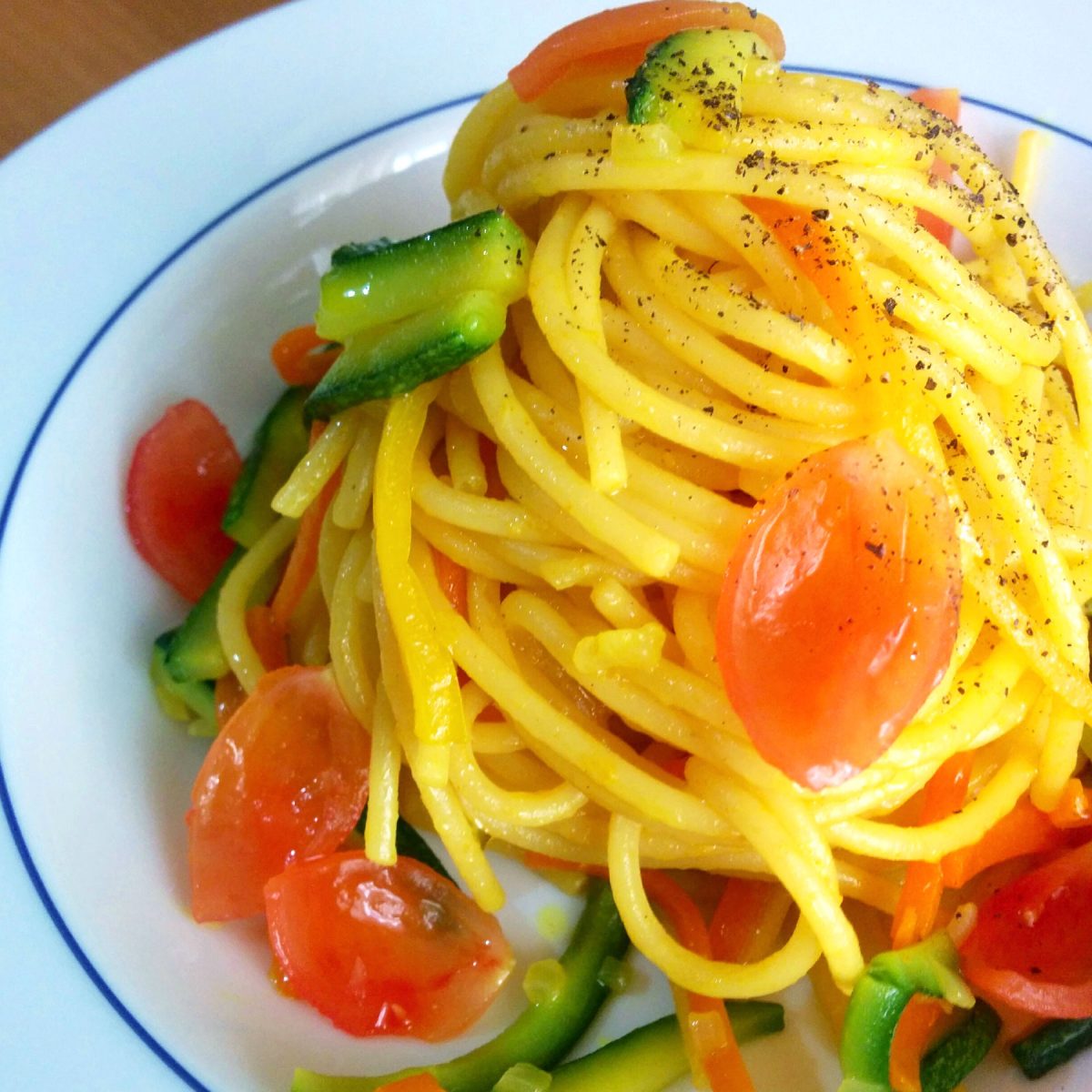 Mediterranean Vegan Spaghetti with Turmeric | Free Meal Plan | Veahero