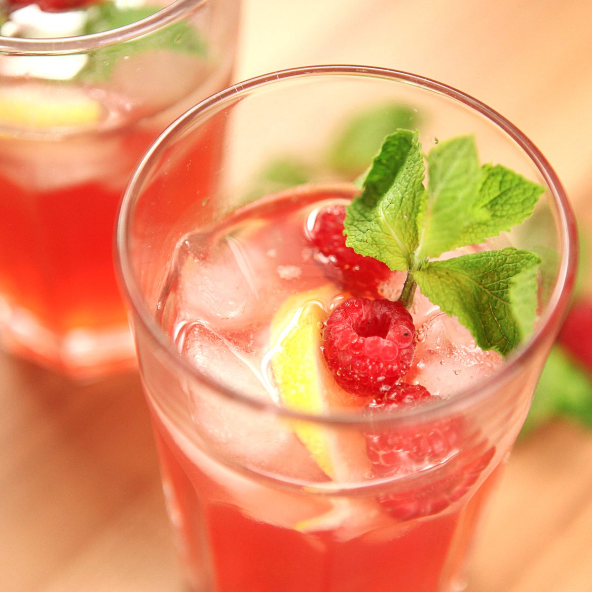 Raspberry Mint Iced Tea | Free 7 Day Vegetarian Meal Plan | Veahero