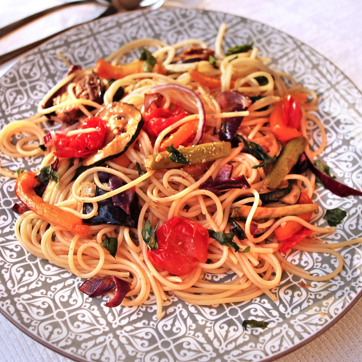Roasted Vegetable Spaghetti | Free Weekly Vegan Meal Planner | Veahero