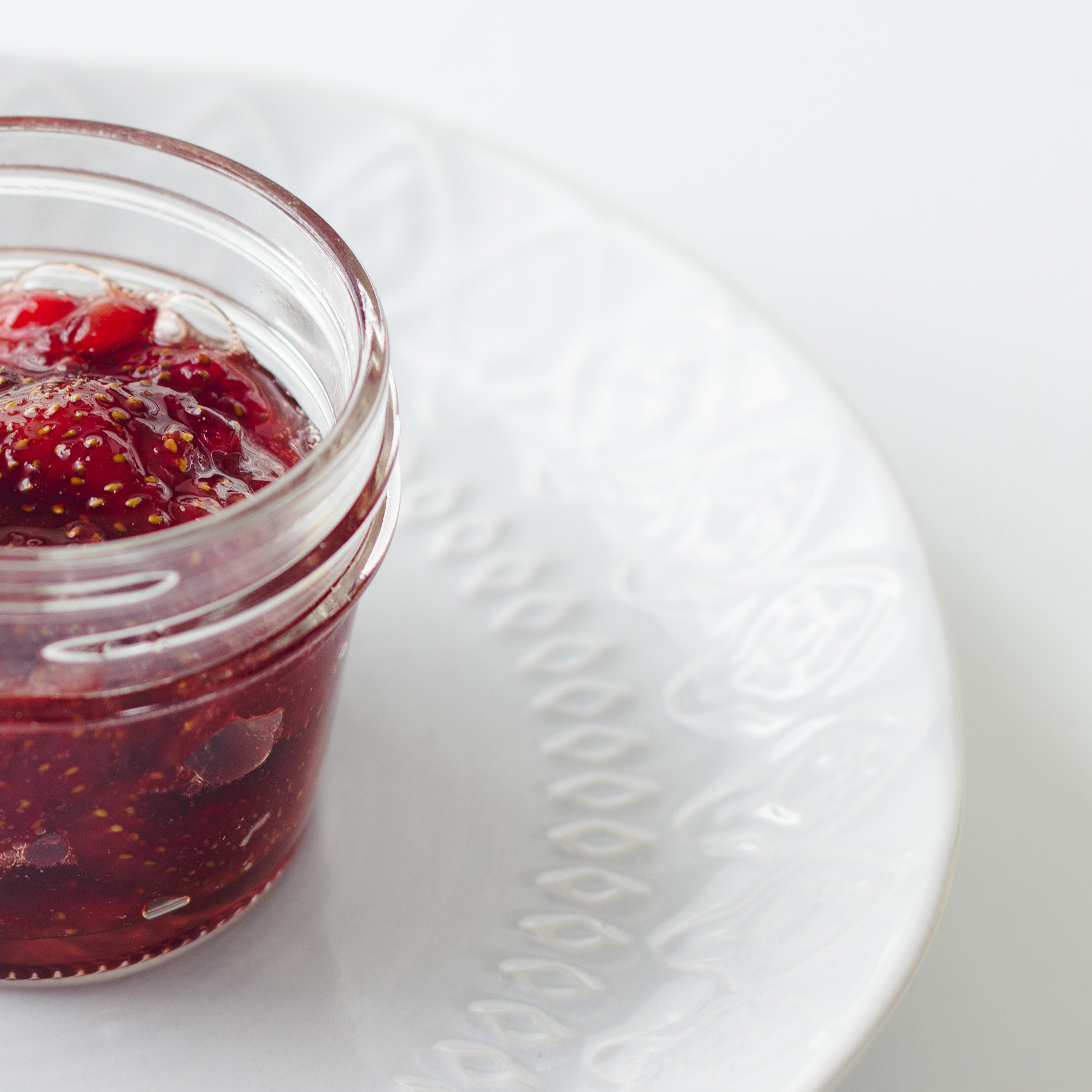 Strawberry Rosemary Jam | Free Vegetarian Meal Planner | Veahero