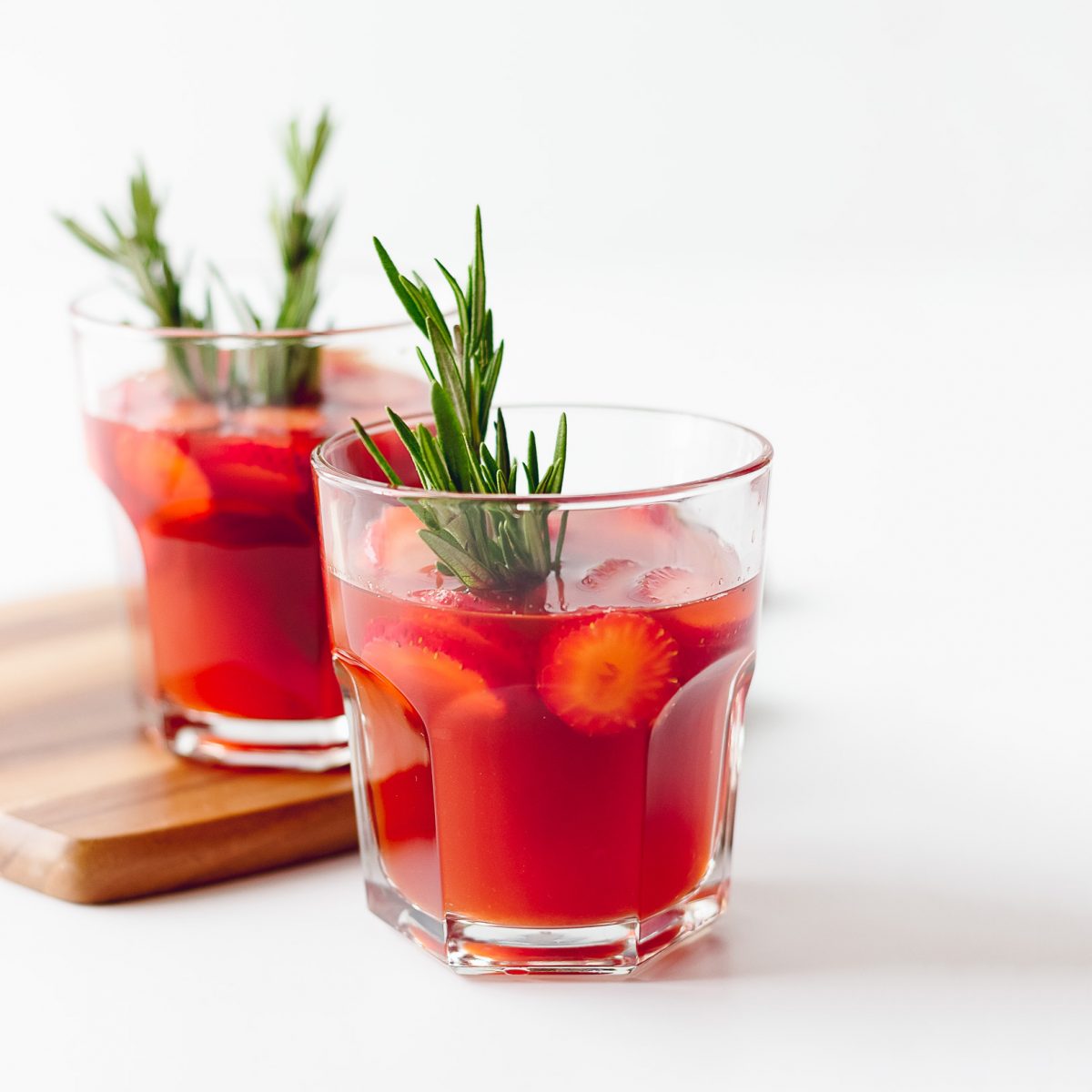 Strawberry Rooibos Iced Tea | Free 7 Day Vegan Meal Plan | Veahero