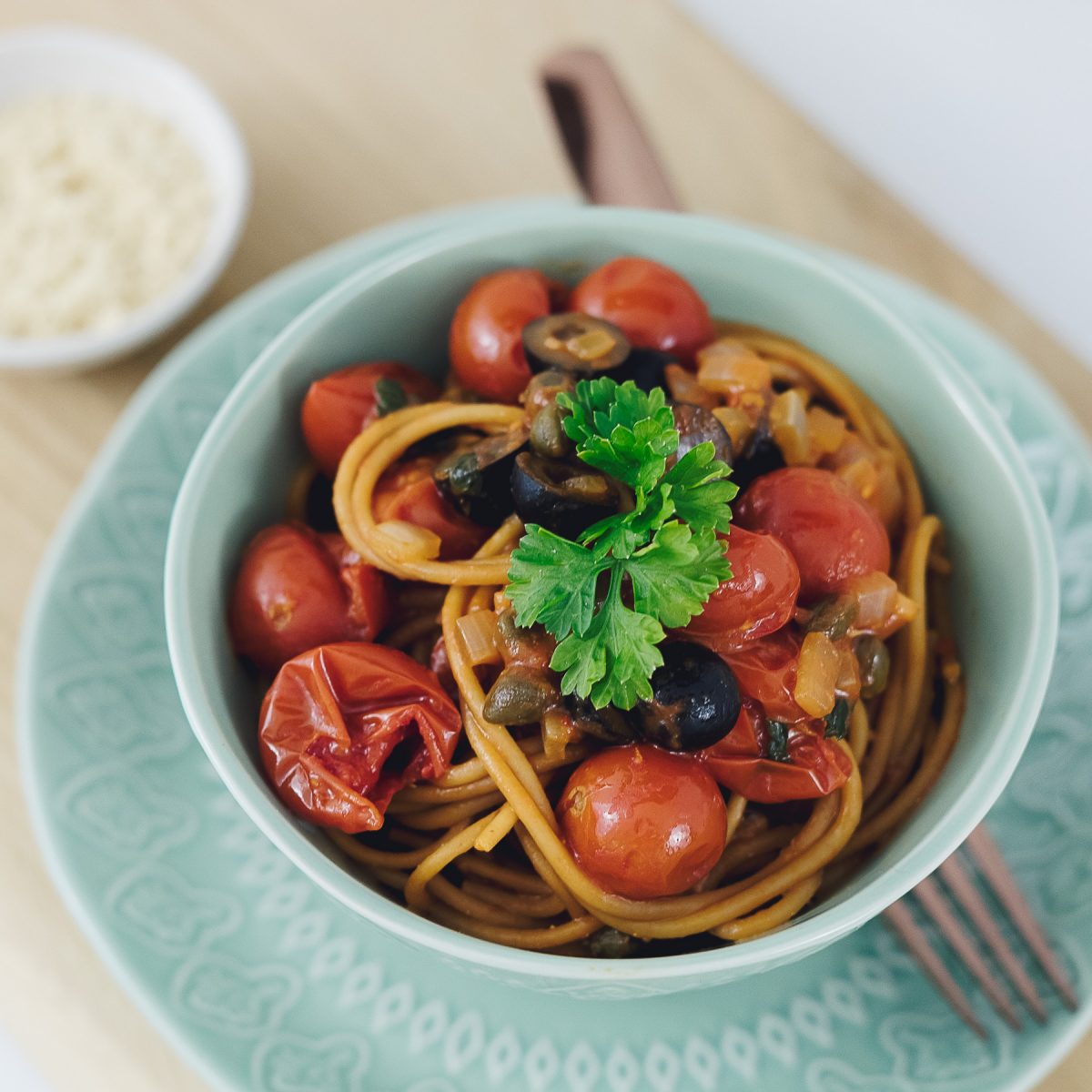 One Pot Vegan Puttanesca | Free Vegan Meal Plans with Veahero