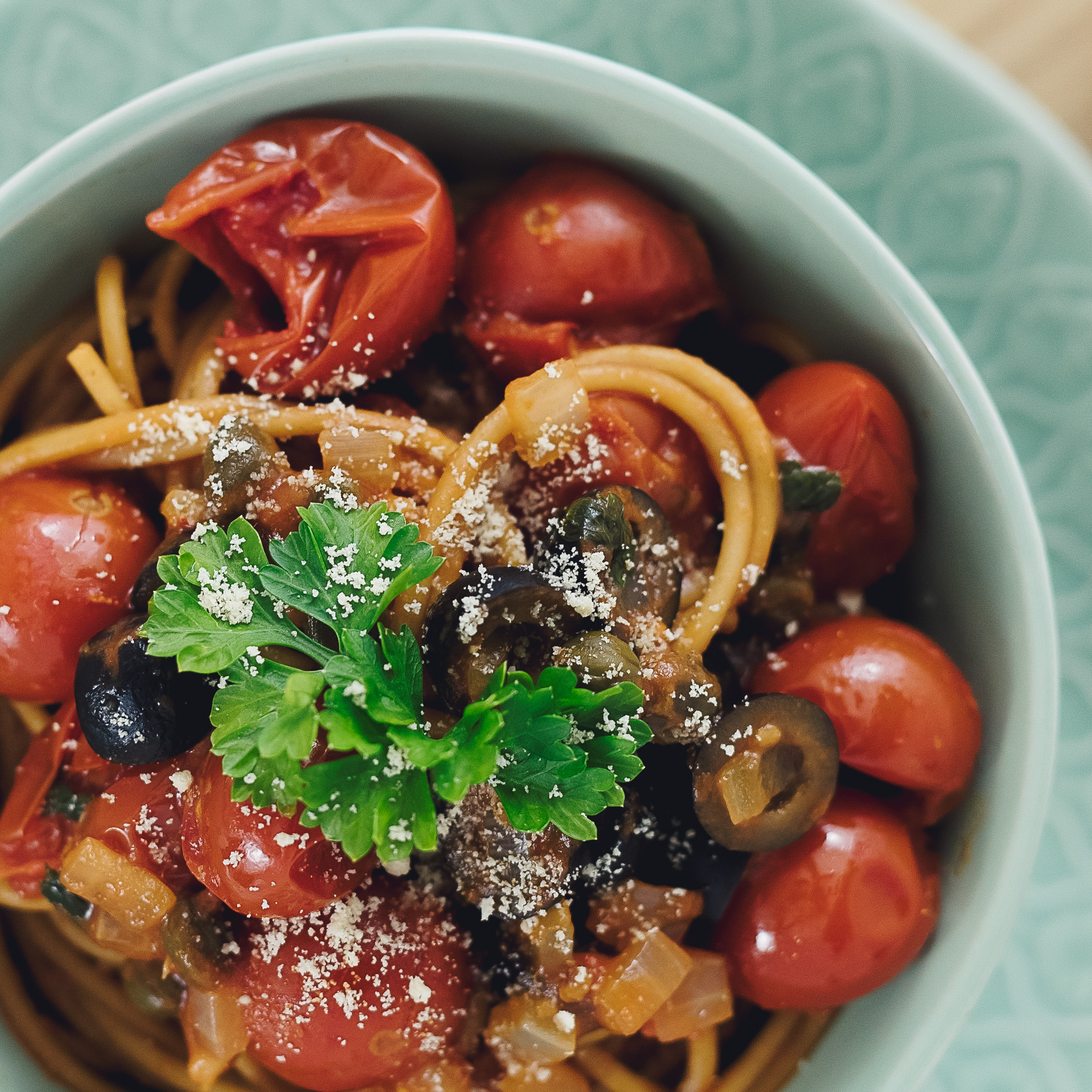 One Pot Vegan Puttanesca | Free Vegan Meal Plans with Veahero