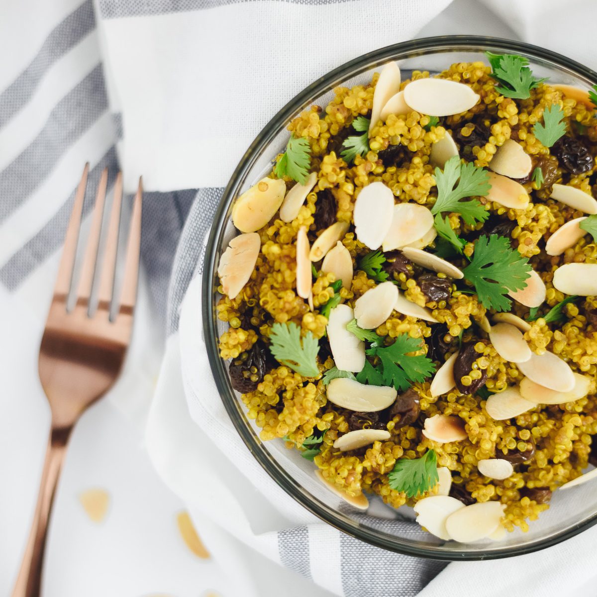 Raisin Quinoa with Toasted Almonds | Vegan Meal Plan | Veahero