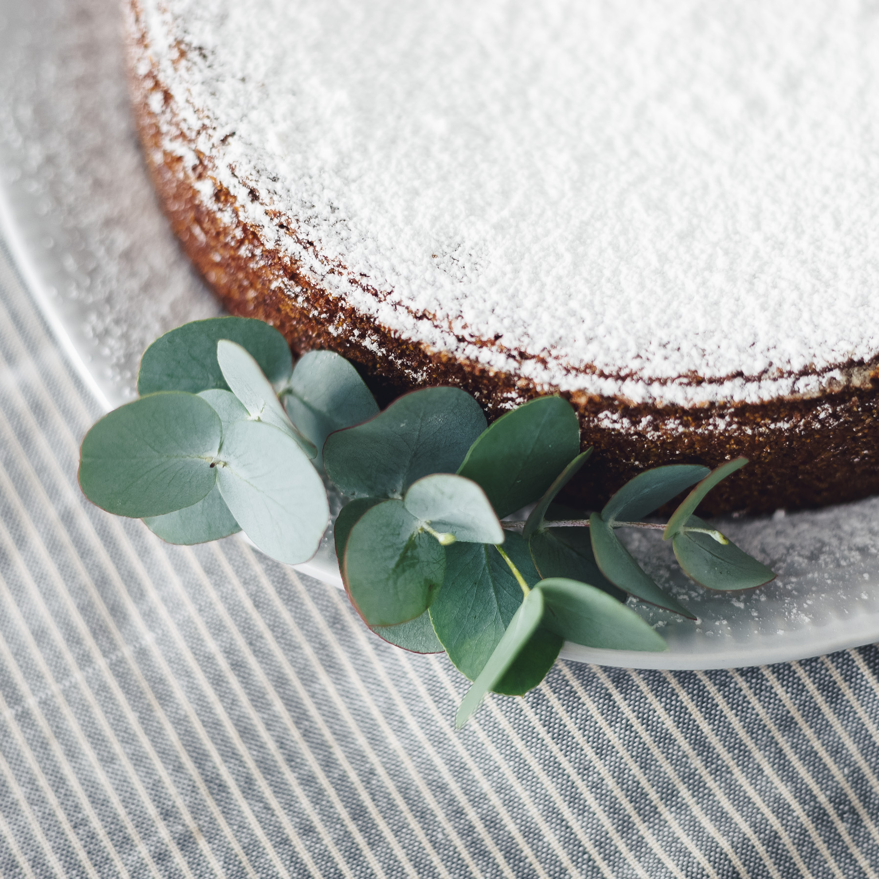 Vegan Coconut Polenta Cake | Free Meal Planning | Veahero