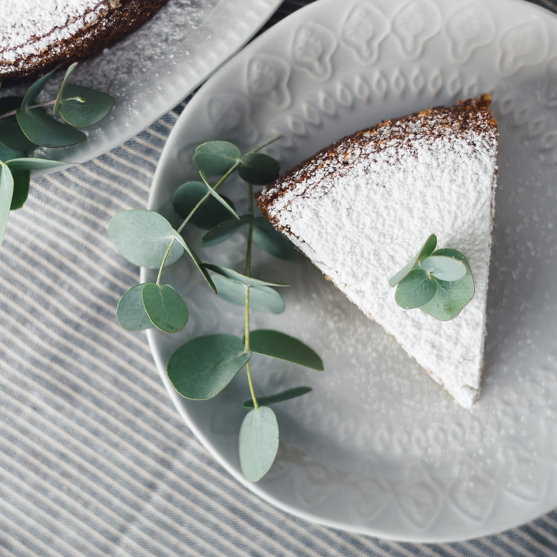 Vegan Coconut Polenta Cake | Free Meal Planning | Veahero